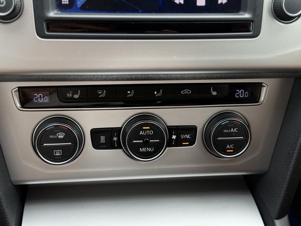 Volkswagen Passat 2016 in Tartu, with an engine capacity of 2.00 L and mileage of 323 thousand km for 8699 €, photo 8 on AUTOMOTO.COM.LV