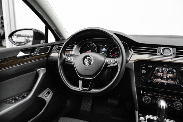 Volkswagen Passat 2017 in Riga, with an engine capacity of 1.40 L and mileage of 105 thousand km for 11500 €, photo 7 on AUTOMOTO.COM.LV