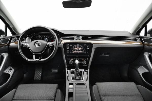 Volkswagen Passat 2017 in Riga, with an engine capacity of 1.40 L and mileage of 105 thousand km for 11500 €, photo 8 on AUTOMOTO.COM.LV