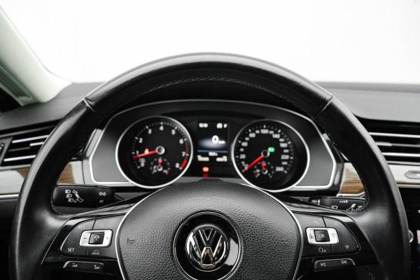 Volkswagen Passat 2017 in Riga, with an engine capacity of 1.40 L and mileage of 105 thousand km for 11500 €, photo 9 on AUTOMOTO.COM.LV
