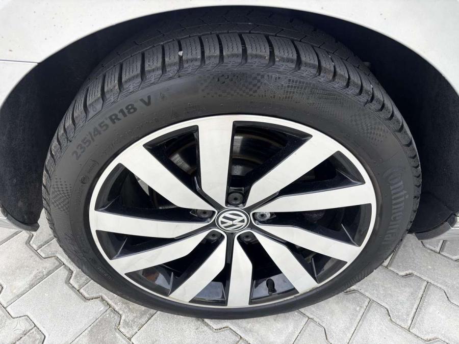 Volkswagen Passat 2018 in Taurage, with an engine capacity of 1.97 L and mileage of 248 thousand km for 13300 €, photo 11 on AUTOMOTO.COM.LV