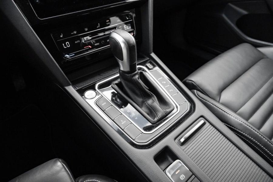 Volkswagen Passat 2021 in Riga, with an engine capacity of 1.40 L and mileage of 134 thousand km for 20700 €, photo 23 on AUTOMOTO.COM.LV