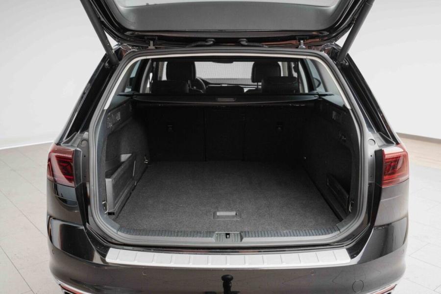 Volkswagen Passat 2022 in Peetri, with an engine capacity of 2.00 L and mileage of 151 thousand km for 24700 €, photo 14 on AUTOMOTO.COM.LV