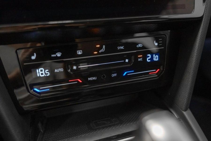 Volkswagen Passat 2023 in Vilnius, with an engine capacity of 2.00 L and mileage of 138 thousand km for 23900 €, photo 22 on AUTOMOTO.COM.LV