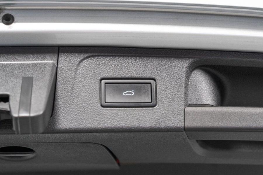 Volkswagen Passat 2023 in Vilnius, with an engine capacity of 2.00 L and mileage of 138 thousand km for 23900 €, photo 26 on AUTOMOTO.COM.LV