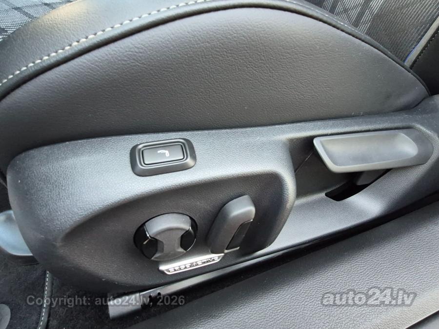 Volkswagen Passat 2024 Tallina, ar dzinēja tilpumu 2.00 L un nobraukumu 18 tūkst. km par 41999 €, foto 19 vietnē AUTOMOTO.COM.LV
