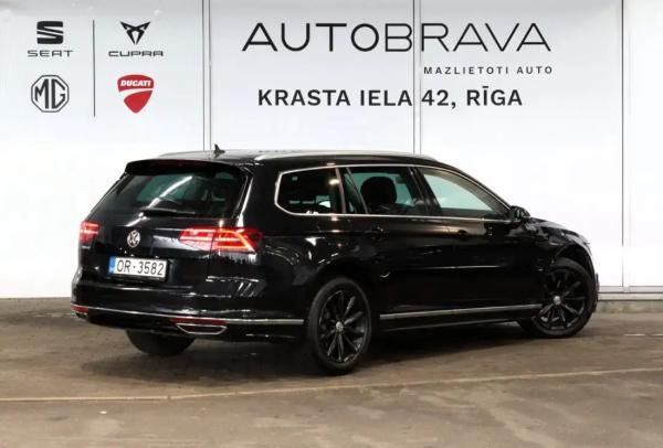 Black Volkswagen passat-variant 2019 in Riga, with an engine capacity of 2.00 L and mileage of 224 thousand km for 13490 €, photo 3 on AUTOMOTO.COM.LV
