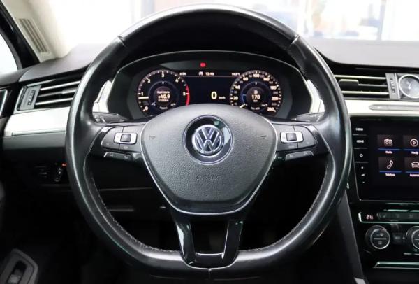Black Volkswagen passat-variant 2019 in Riga, with an engine capacity of 2.00 L and mileage of 224 thousand km for 13490 €, photo 6 on AUTOMOTO.COM.LV