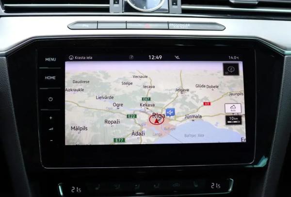 Black Volkswagen passat-variant 2019 in Riga, with an engine capacity of 2.00 L and mileage of 224 thousand km for 13490 €, photo 7 on AUTOMOTO.COM.LV