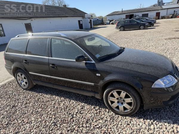 Black Volkswagen passat-variant 2003 in Jelgava, with an engine capacity of 1.90 L and mileage of 313 thousand km for 1300 €, photo 4 on AUTOMOTO.COM.LV