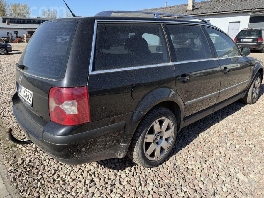 Black Volkswagen passat-variant 2003 in Jelgava, with an engine capacity of 1.90 L and mileage of 313 thousand km for 1300 €, photo 6 on AUTOMOTO.COM.LV