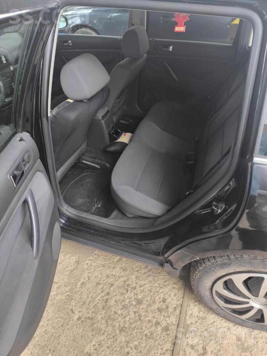 Black Volkswagen passat-variant 2004 in Riga, with an engine capacity of 1.90 L and mileage of 380 thousand km for 950 €, photo 7 on AUTOMOTO.COM.LV