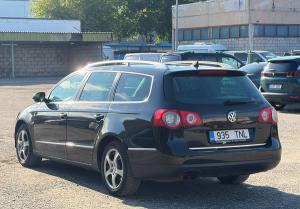 Black Volkswagen passat-variant 2010 in Narva, with an engine capacity of 2.00 L and mileage of 235 thousand km for 1390 €, photo 7 on AUTOMOTO.COM.LV