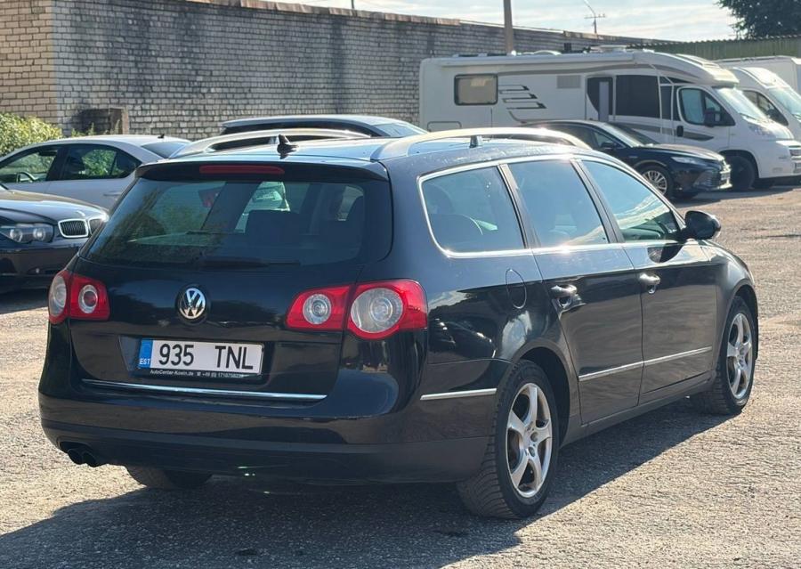 Black Volkswagen passat-variant 2010 in Narva, with an engine capacity of 2.00 L and mileage of 235 thousand km for 1390 €, photo 12 on AUTOMOTO.COM.LV