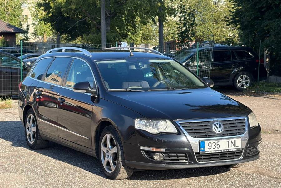 Black Volkswagen passat-variant 2010 in Narva, with an engine capacity of 2.00 L and mileage of 235 thousand km for 1390 €, photo 13 on AUTOMOTO.COM.LV