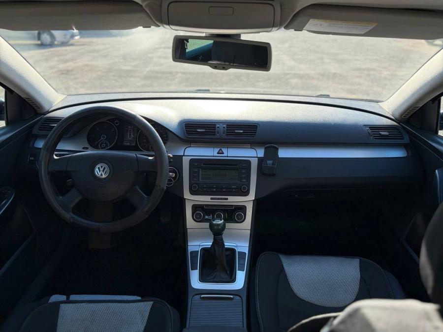Black Volkswagen passat-variant 2010 in Narva, with an engine capacity of 2.00 L and mileage of 235 thousand km for 1390 €, photo 14 on AUTOMOTO.COM.LV