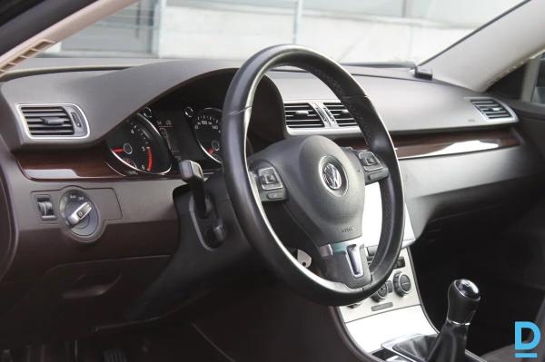 Melns Volkswagen passat-variant 2013 Rīga, ar dzinēja tilpumu 2.00 L un nobraukumu 210 tūkst. km par 5790 €, foto 2 vietnē AUTOMOTO.COM.LV