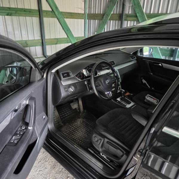 Black Volkswagen passat-variant 2013 in Kunda, with an engine capacity of 0.00 L and mileage of 237 thousand km for 2100 €, photo 6 on AUTOMOTO.COM.LV