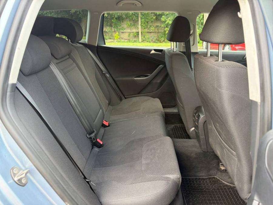 Grey Volkswagen passat-variant 2009 in Narva, with an engine capacity of 1.80 L and mileage of 252 thousand km for 1199 €, photo 9 on AUTOMOTO.COM.LV