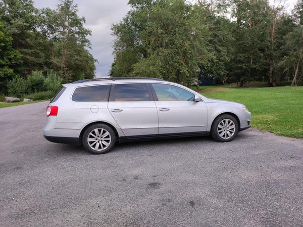 Grey Volkswagen passat-variant 2009 in Rakvere, with an engine capacity of 2.00 L and mileage of 390 thousand km for 2000 €, photo 7 on AUTOMOTO.COM.LV