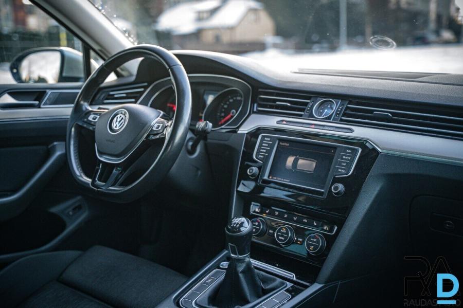 Pelēks Volkswagen passat-variant 2015 Rīga, ar dzinēja tilpumu 2.00 L un nobraukumu 296 tūkst. km par 8990 €, foto 5 vietnē AUTOMOTO.COM.LV