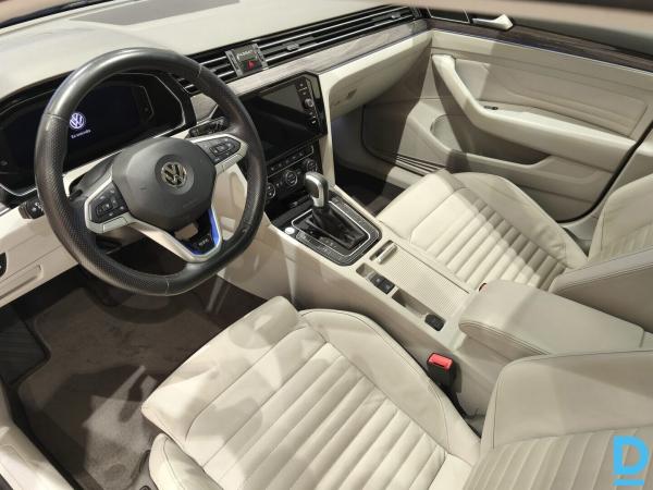 Grey Volkswagen passat-variant 2020 in Riga, with an engine capacity of 1.40 L and mileage of 109 thousand km for 20490 €, photo 11 on AUTOMOTO.COM.LV