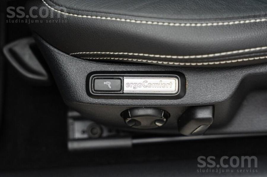Volkswagen passat-variant 2022 in Riga, with an engine capacity of 2.00 L and mileage of 135 thousand km for 21800 €, photo 12 on AUTOMOTO.COM.LV