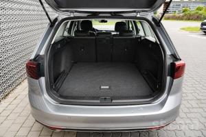 Volkswagen passat-variant 2022 in Riga, with an engine capacity of 2.00 L and mileage of 135 thousand km for 21800 €, photo 30 on AUTOMOTO.COM.LV