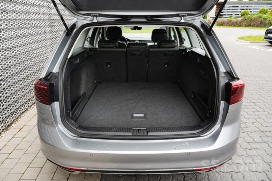 Volkswagen passat-variant 2022 in Riga, with an engine capacity of 2.00 L and mileage of 135 thousand km for 21800 €, photo 30 on AUTOMOTO.COM.LV