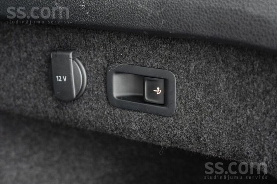 Volkswagen passat-variant 2022 in Riga, with an engine capacity of 2.00 L and mileage of 135 thousand km for 21800 €, photo 31 on AUTOMOTO.COM.LV