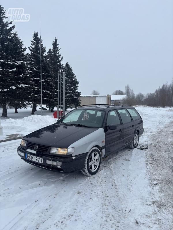 Violets Volkswagen Passat 1994 Viļņa, ar dzinēja tilpumu 1.90 L un nobraukumu 256 tūkst. km par 900 €, foto 1 vietnē AUTOMOTO.COM.LV
