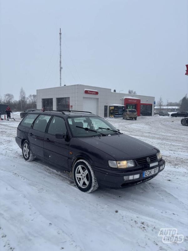 Violets Volkswagen Passat 1994 Viļņa, ar dzinēja tilpumu 1.90 L un nobraukumu 256 tūkst. km par 900 €, foto 2 vietnē AUTOMOTO.COM.LV