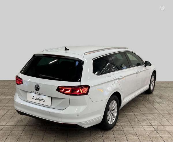 White Volkswagen Passat 2022 in Kaunas, with an engine capacity of 1.97 L and mileage of 165 thousand km for 19500 €, photo 4 on AUTOMOTO.COM.LV