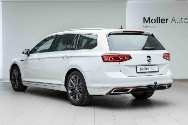 Balts Volkswagen Passat 2022 Peetri, ar dzinēja tilpumu 1.40 L un nobraukumu 104 tūkst. km par 25150 €, foto 4 vietnē AUTOMOTO.COM.LV