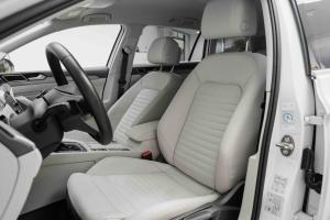 Balts Volkswagen Passat 2022 Peetri, ar dzinēja tilpumu 1.40 L un nobraukumu 104 tūkst. km par 25150 €, foto 13 vietnē AUTOMOTO.COM.LV