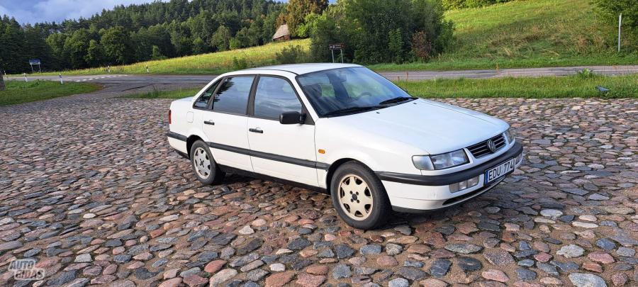White Volkswagen Passat 1994 in Druskininkai, with an engine capacity of 1.90 L and mileage of 420 thousand km for 420 €, photo 1 on AUTOMOTO.COM.LV