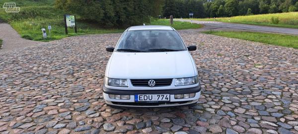 White Volkswagen Passat 1994 in Druskininkai, with an engine capacity of 1.90 L and mileage of 420 thousand km for 420 €, photo 4 on AUTOMOTO.COM.LV