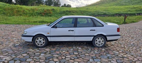 White Volkswagen Passat 1994 in Druskininkai, with an engine capacity of 1.90 L and mileage of 420 thousand km for 420 €, photo 6 on AUTOMOTO.COM.LV