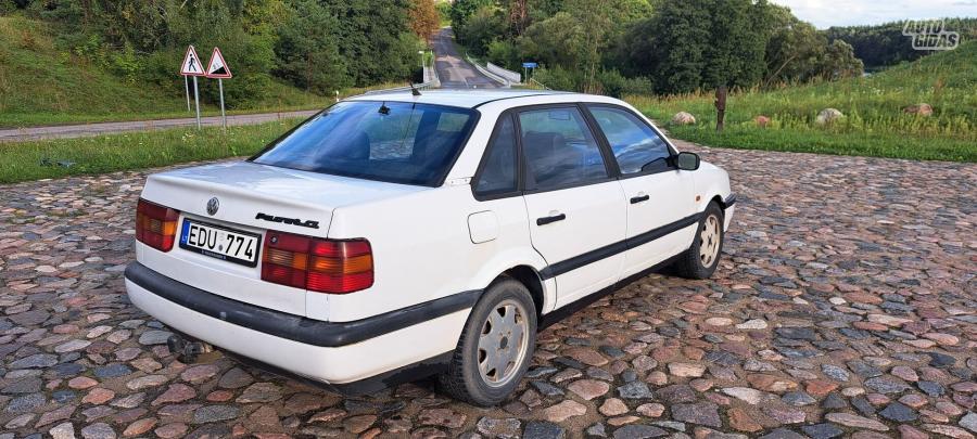 White Volkswagen Passat 1994 in Druskininkai, with an engine capacity of 1.90 L and mileage of 420 thousand km for 420 €, photo 7 on AUTOMOTO.COM.LV