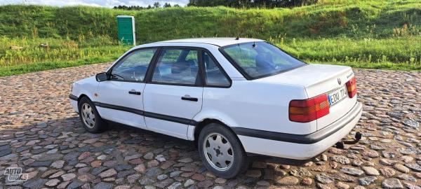 White Volkswagen Passat 1994 in Druskininkai, with an engine capacity of 1.90 L and mileage of 420 thousand km for 420 €, photo 8 on AUTOMOTO.COM.LV