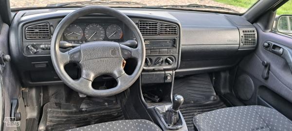White Volkswagen Passat 1994 in Druskininkai, with an engine capacity of 1.90 L and mileage of 420 thousand km for 420 €, photo 10 on AUTOMOTO.COM.LV