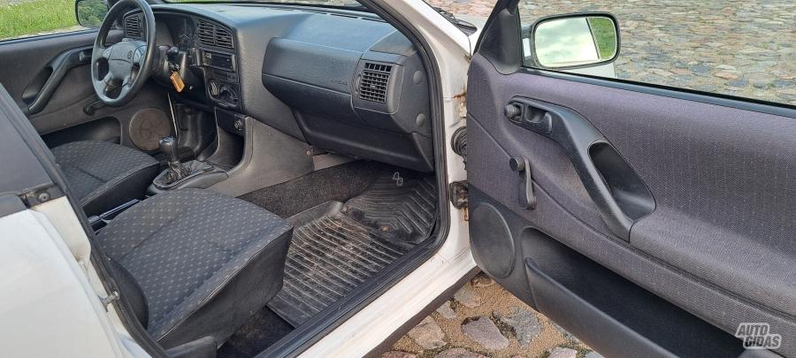 White Volkswagen Passat 1994 in Druskininkai, with an engine capacity of 1.90 L and mileage of 420 thousand km for 420 €, photo 11 on AUTOMOTO.COM.LV