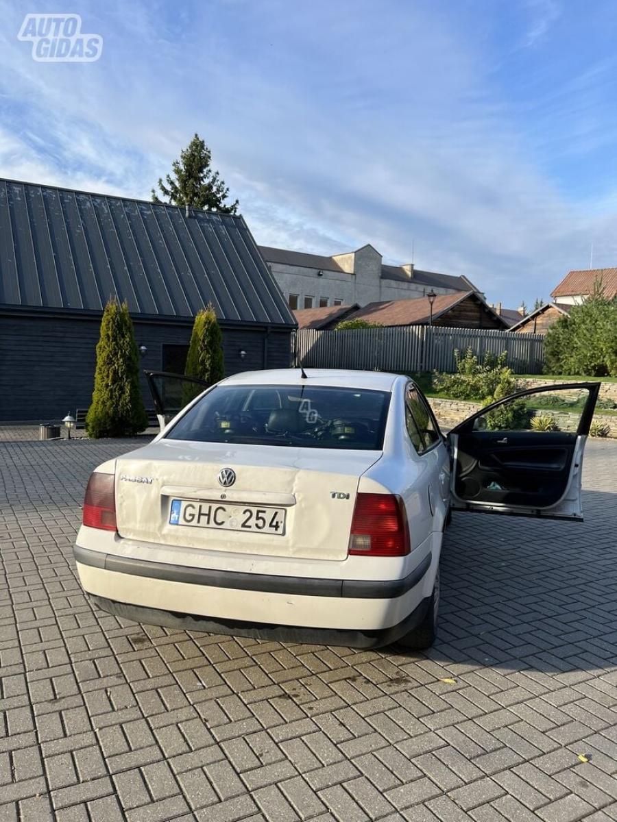 White Volkswagen Passat 1997 in Vilnius, with an engine capacity of 1.90 L and mileage of 533 thousand km for 650 €, photo 4 on AUTOMOTO.COM.LV