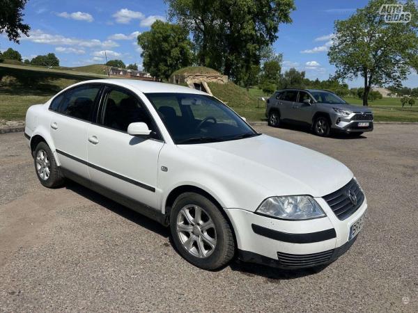 White Volkswagen Passat 2001 in Kaunas, with an engine capacity of 1.90 L and mileage of 305 thousand km for 1280 €, photo 3 on AUTOMOTO.COM.LV