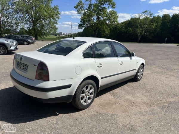 White Volkswagen Passat 2001 in Kaunas, with an engine capacity of 1.90 L and mileage of 305 thousand km for 1280 €, photo 5 on AUTOMOTO.COM.LV