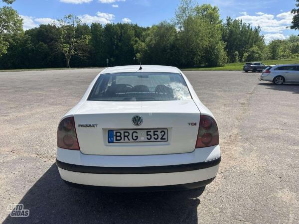 White Volkswagen Passat 2001 in Kaunas, with an engine capacity of 1.90 L and mileage of 305 thousand km for 1280 €, photo 6 on AUTOMOTO.COM.LV