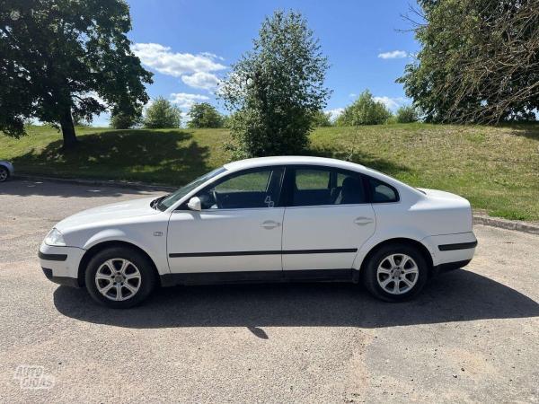 White Volkswagen Passat 2001 in Kaunas, with an engine capacity of 1.90 L and mileage of 305 thousand km for 1280 €, photo 7 on AUTOMOTO.COM.LV