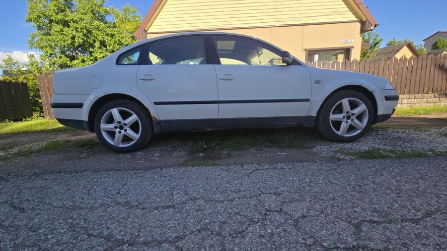 Balts Volkswagen Passat 2001 Jehvi, ar dzinēja tilpumu 1.90 L un nobraukumu 374 tūkst. km par 1100 €, foto 13 vietnē AUTOMOTO.COM.LV