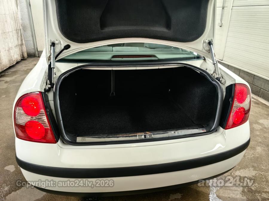 Balts Volkswagen Passat 2002 Viljandi, ar dzinēja tilpumu 1.90 L un nobraukumu 261 tūkst. km par 3490 €, foto 14 vietnē AUTOMOTO.COM.LV