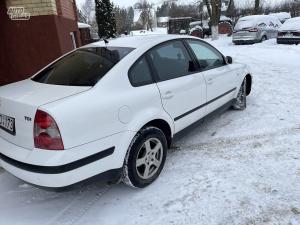 White Volkswagen Passat 2003 in Siauliai, with an engine capacity of 1.90 L and mileage of 380 thousand km for 1400 €, photo 2 on AUTOMOTO.COM.LV